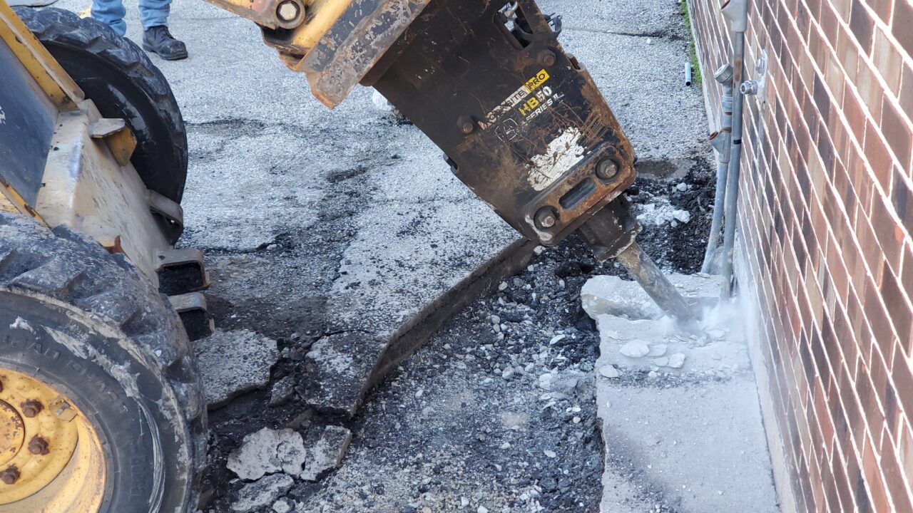 Watch RZ Construction Services restore power to a 7 Eleven sign